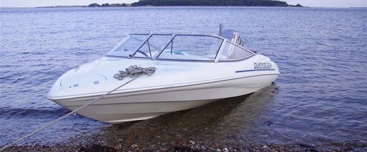 Quicksilver 470 Sport - 1997 - Lille letplanende speedbåd.