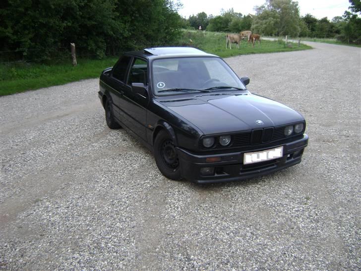 BMW E30 325i M-tech 2 m50 - Billeder af biler - Uploaded af Mark M