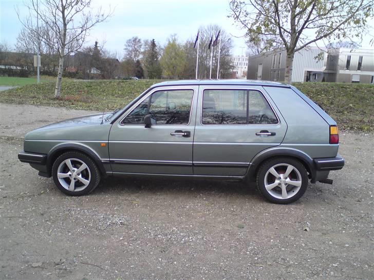 VW Golf 1.8 Aut. Carat SOLGT - Billeder af biler - Uploaded af Casper Bech