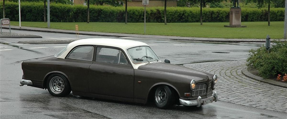 Volvo 121 amazon - 1966 - Den ligger som klistret til v...