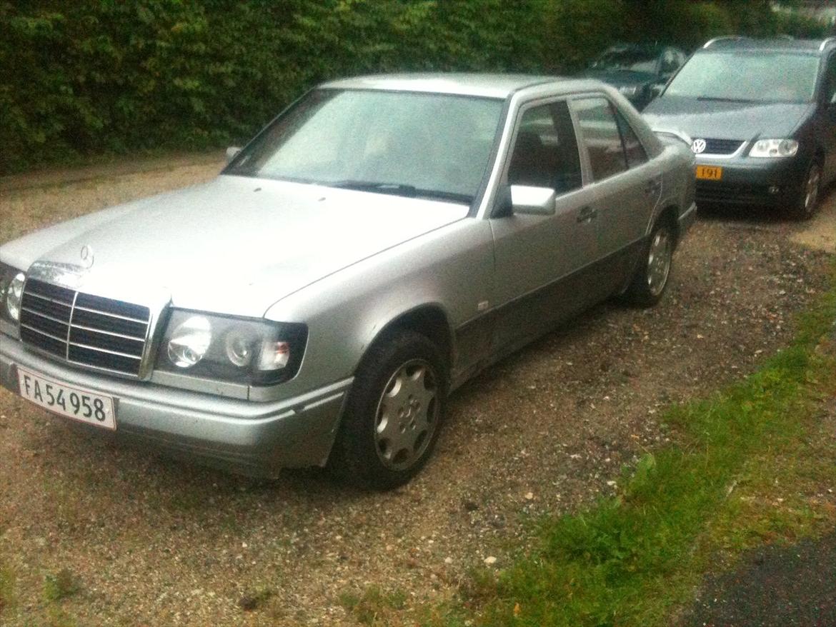 Mercedes Benz w124 E230 - Billeder af biler - Uploaded af Turac