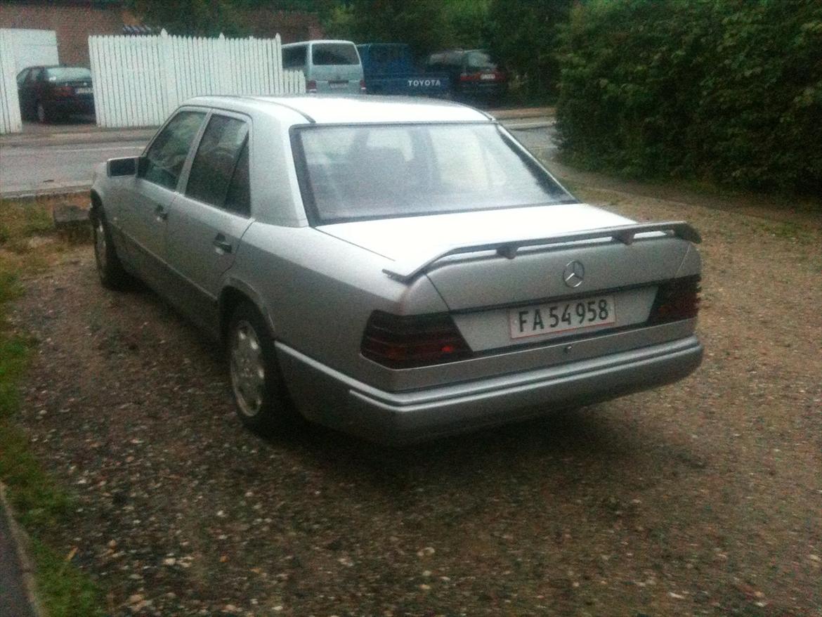 Mercedes Benz w124 E230 - Billeder af biler - Uploaded af Turac