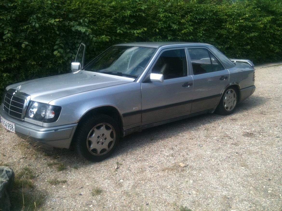 Mercedes Benz w124 E230 - Billeder af biler - Uploaded af Turac