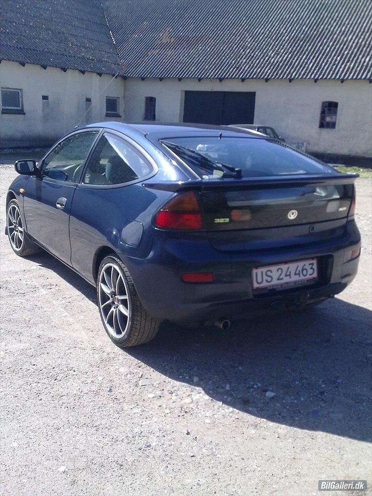 Mazda 323c under opbygning - Billeder af biler - Uploaded af Kenneth R