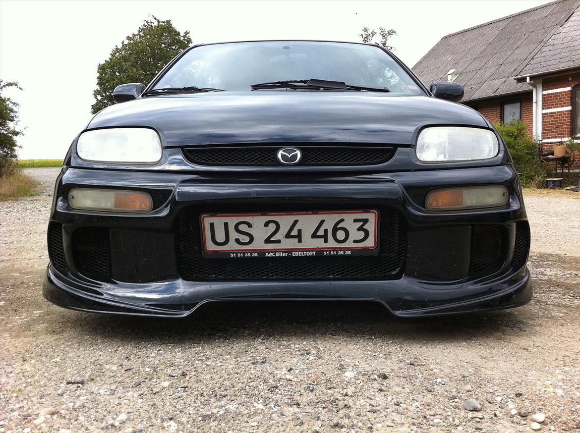 Mazda 323c under opbygning - Billeder af biler - Uploaded af Kenneth R