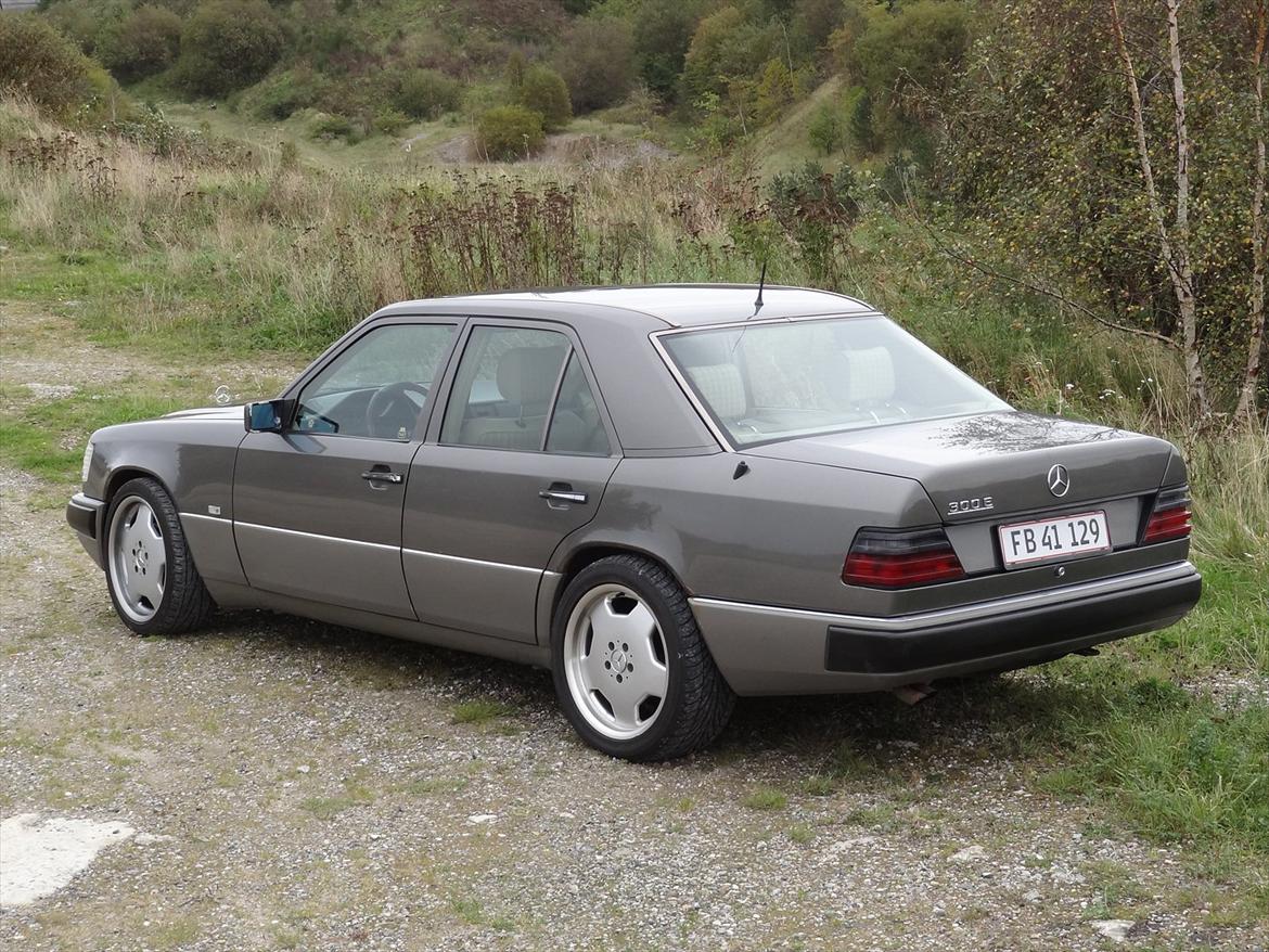 Mercedes Benz W124 300E - Billeder af biler - Uploaded af Jesse J