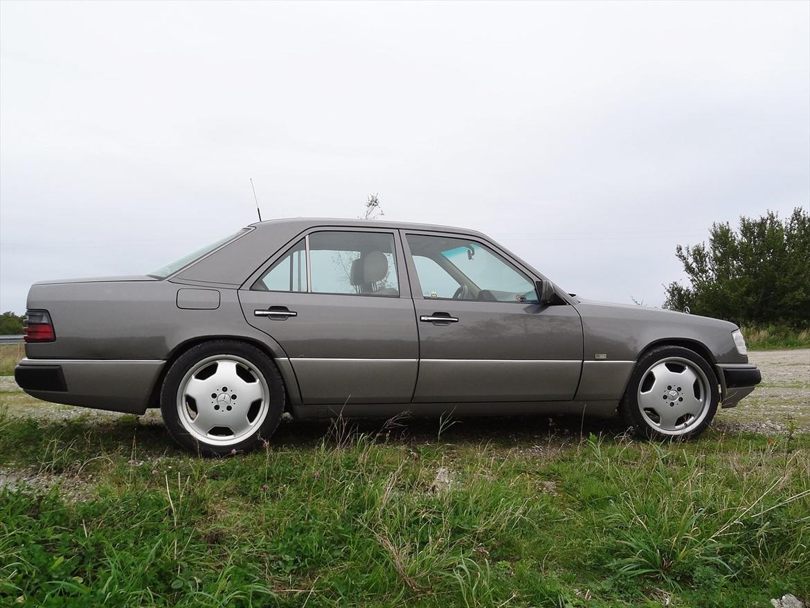 Mercedes Benz W124 300E - Billeder af biler - Uploaded af Jesse J