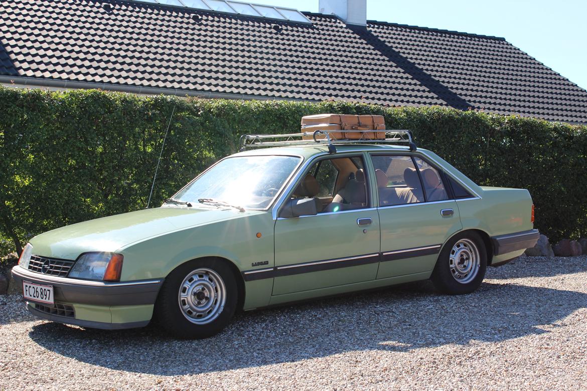 Opel Rekord E2 Luxus "Vinterhi" - Billeder af biler - Uploaded af . C