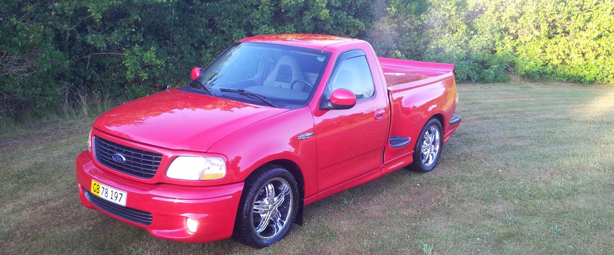 Ford F150 SVT RED LIGHTNING - 2004 - SVT = ( Special Vehicle Team)...