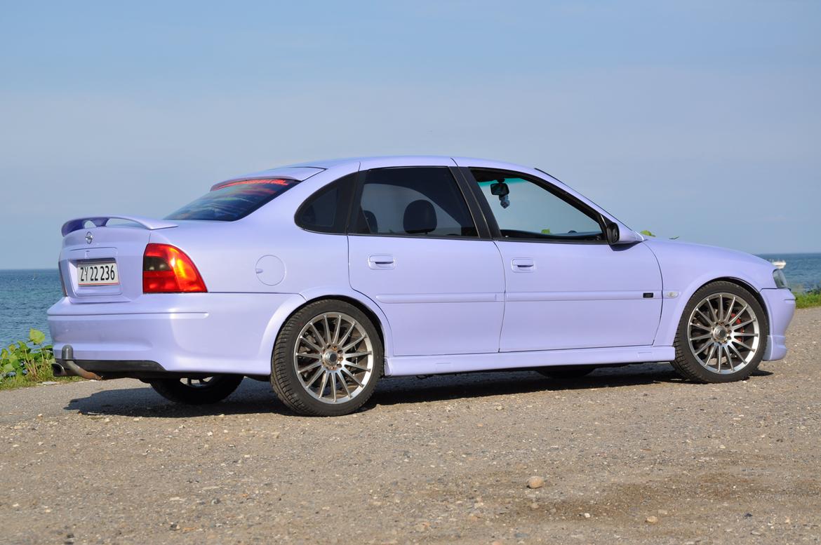 Opel Vectra B 2,2 sport - Billeder af biler - Uploaded af Janette k