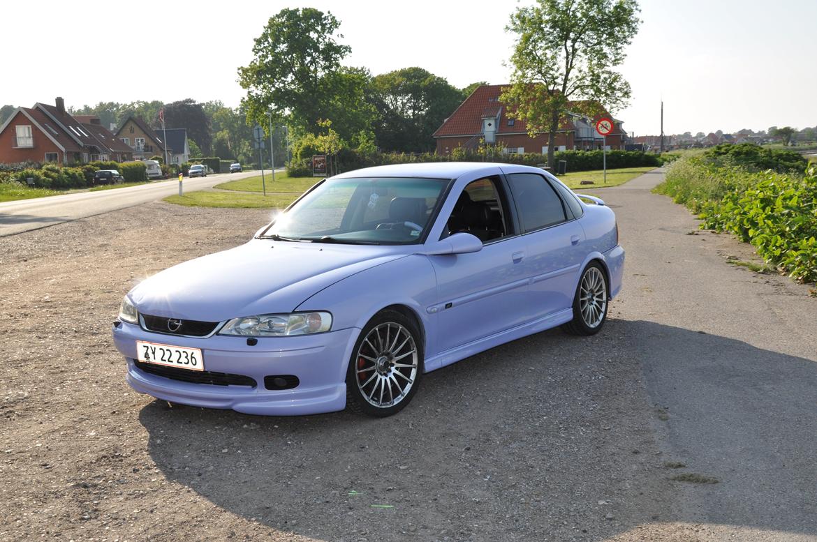 Opel Vectra B 2,2 sport - Billeder af biler - Uploaded af Janette k