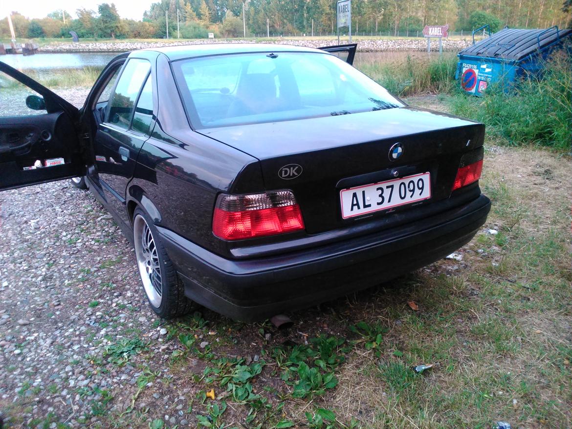 BMW e36 330i m54(Bimse) - Billeder af biler - Uploaded af brian c