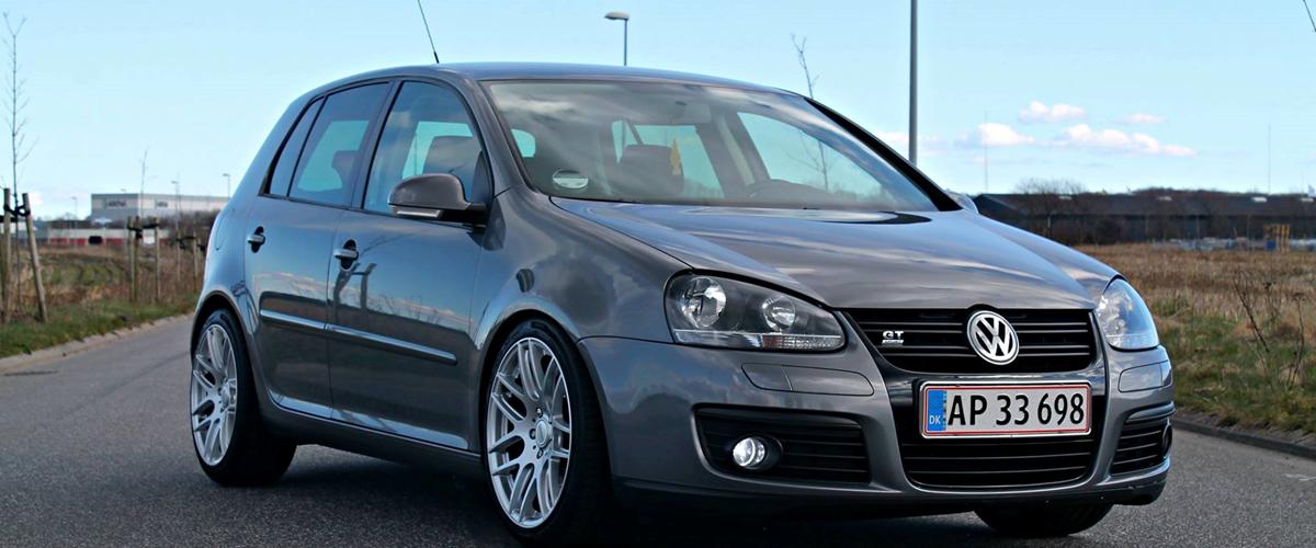 VW Golf 5 - 2008 - På billederne står bilen med ...