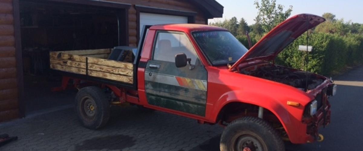 Toyota Hilux LN46 - 1982 - bilen er købt som et papkasse...