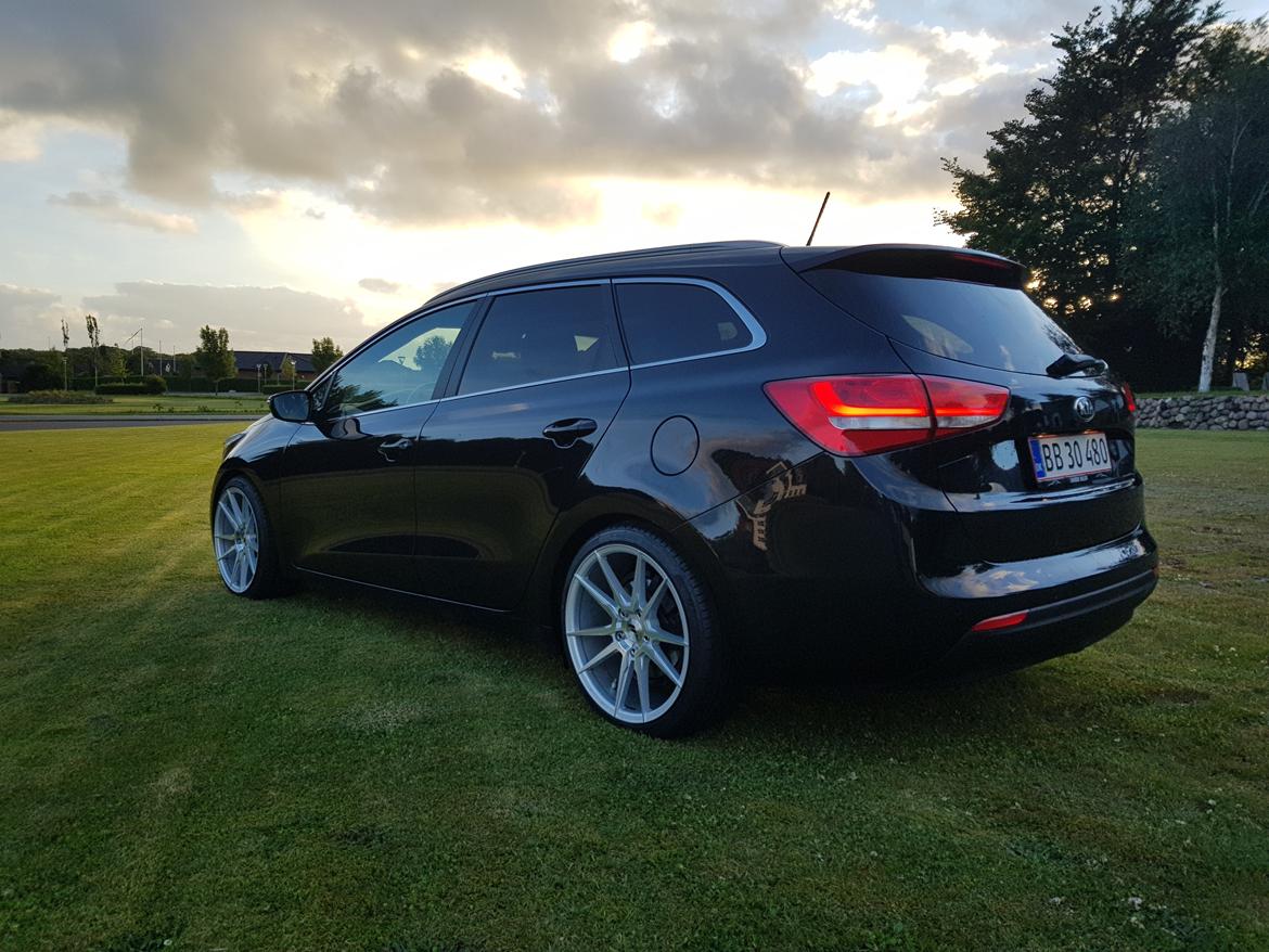Kia C'eed SW 1,6 crdi Premium - Billeder af biler - Uploaded af Thomas T