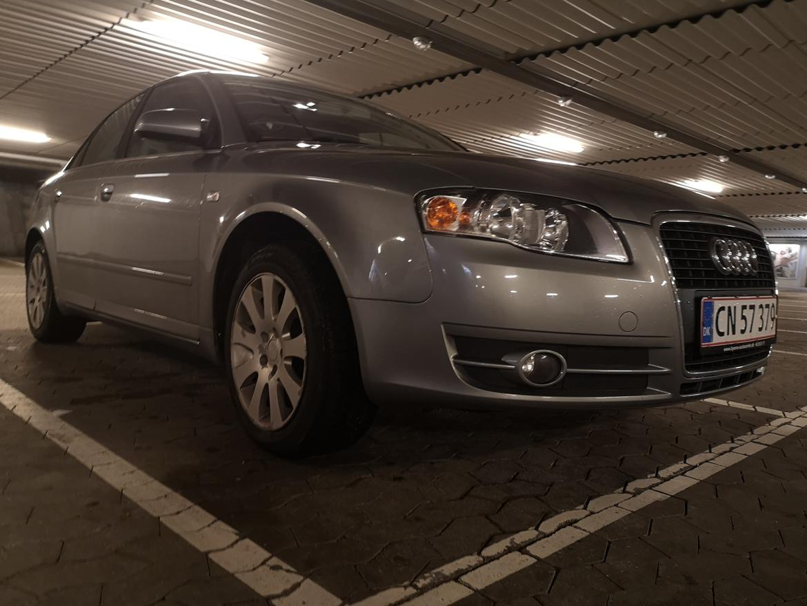 Audi A4 B7 LIMOUSINE (SOLGT) - Billeder af biler - Uploaded af Jacob Wenmin