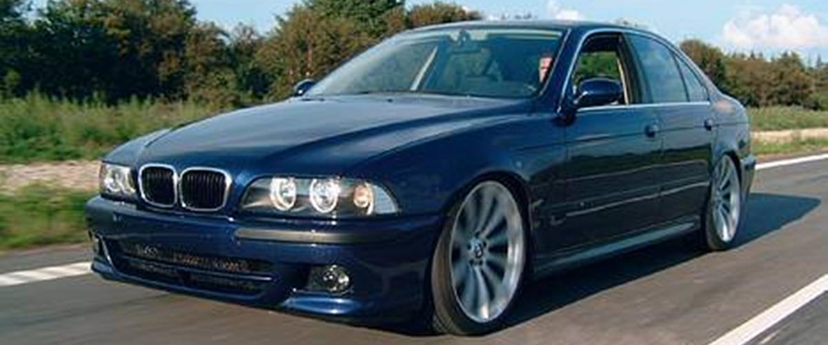 BMW E39 520i - 1996 - ja, bilen trækker en del opmæ...