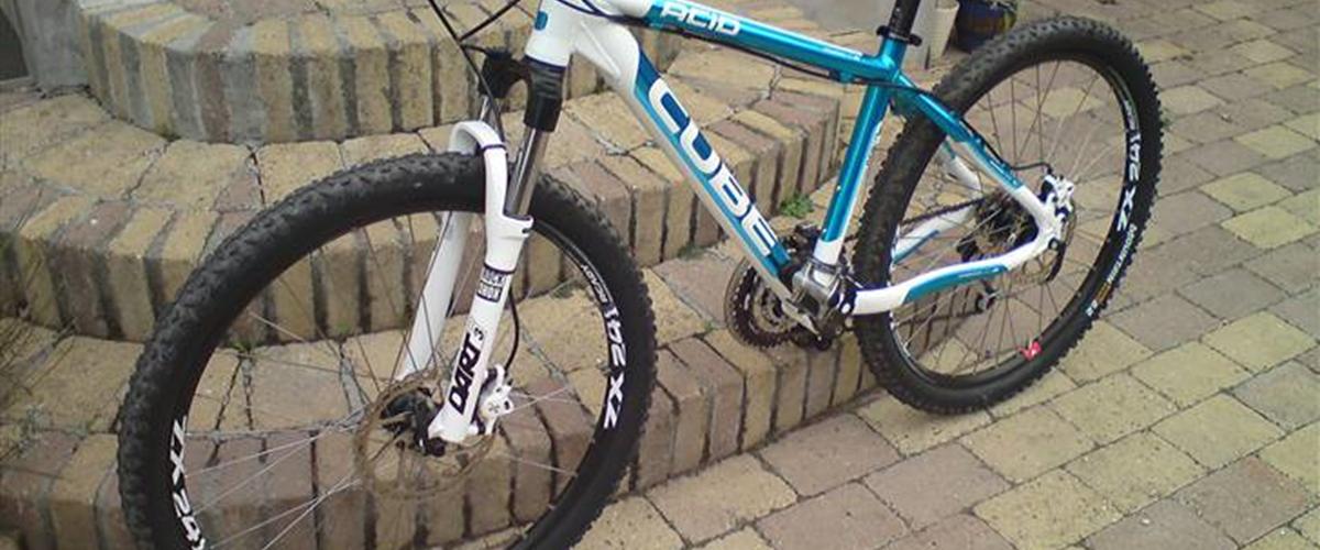 Cube Acid - Mountain - Helt standart Cube cykel.