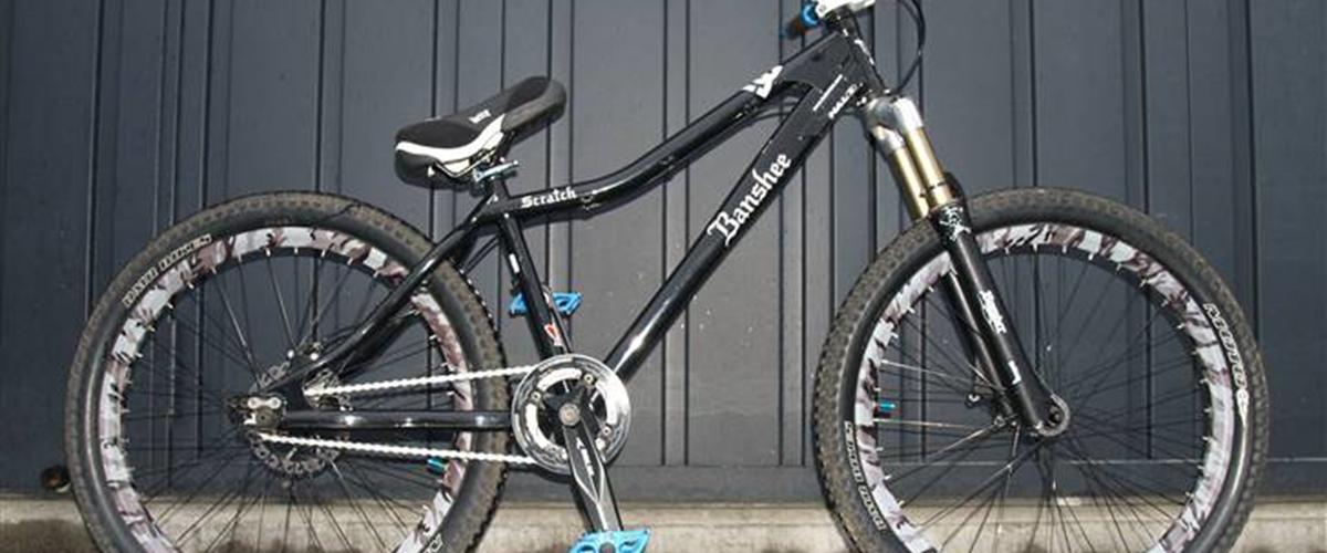 Banshee Scratch - Dirtjump - Er tilbage i DJ verdenen, den...