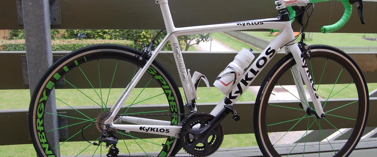 Kyklos Feather *SOLGT* - Racer - Bag Kyklos cykler står Dani...