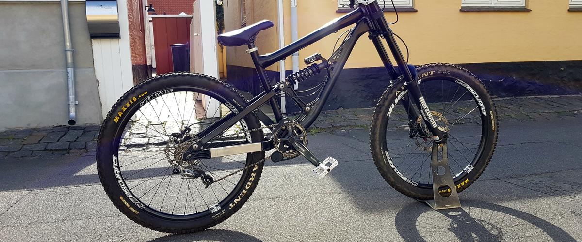 Banshee Scythe - Downhill - Stellet er en 2011 model, men...