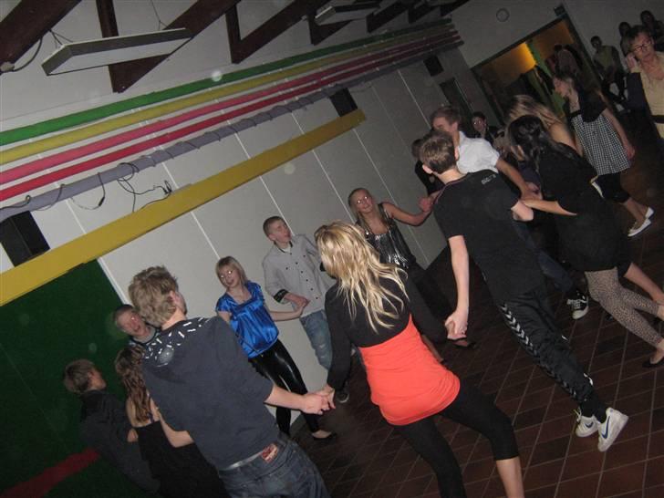 Billeder fra julebal på skolen :D - Off Topic - Fotos fra |*ROM*| Lukas