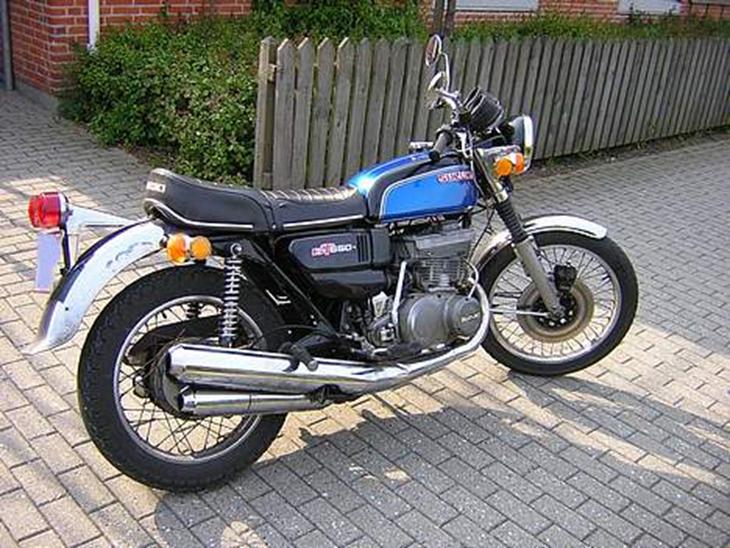 Suzuki GT 550 3-cylindret 2-takt - 1973 - Den kan lave blå røg når den ...