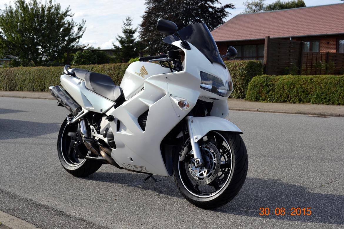 Honda VFR 800 RC46 SOLGT - Billeder af mc-er - Uploaded af Michael j