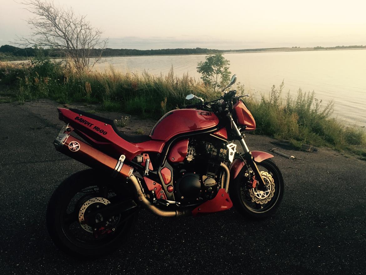 Suzuki Gsf Bandit n600 - Billeder af mc-er - Uploaded af Michael J