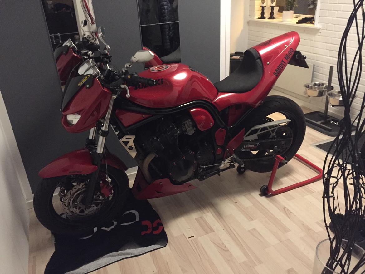 Suzuki Gsf Bandit n600 - Billeder af mc-er - Uploaded af Michael J