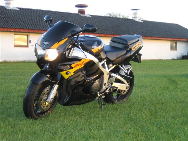 Honda CBR 900 Fireblade SC33 - Billeder af mc-er - Uploaded af Anders S