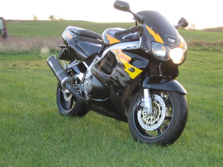 Honda CBR 900 Fireblade SC33 - Billeder af mc-er - Uploaded af Anders S