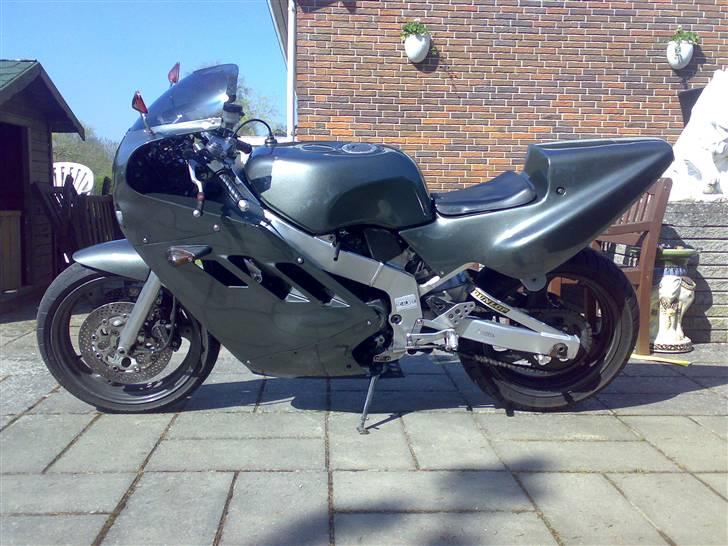 Suzuki gsxr-gk73 400 - Billeder af mc-er - Uploaded af nils n