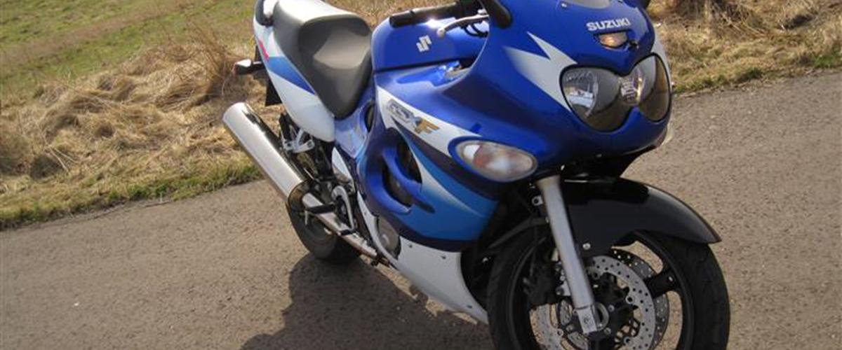 Suzuki GSXF 600 - 2005 - Min første mc på plader.