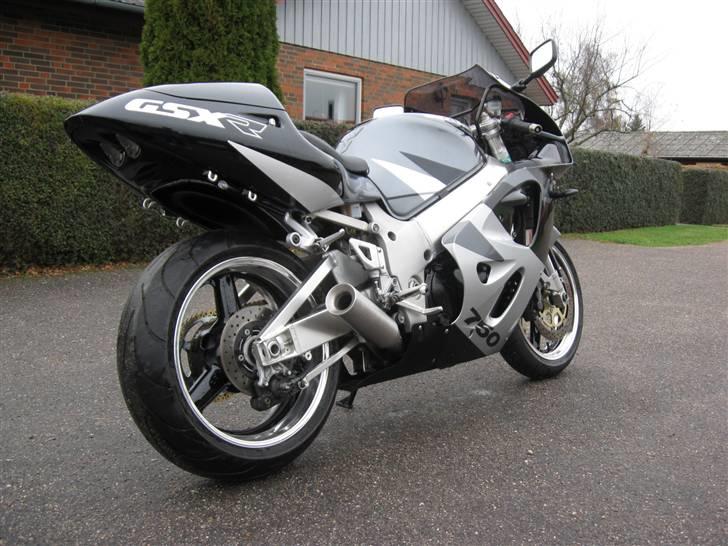 Suzuki Gsx-r 750 srad - Billeder af mc-er - Uploaded af Kim J