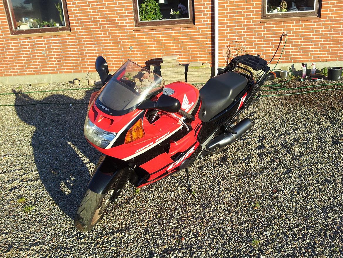 Honda CBR 1000 F Super Sport SC24 - Billeder af mc-er - Uploaded af ...