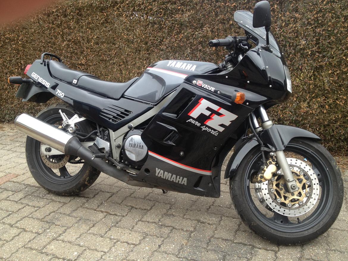 Yamaha FZ750 - Billeder af mc-er - Uploaded af Danny Ibsen