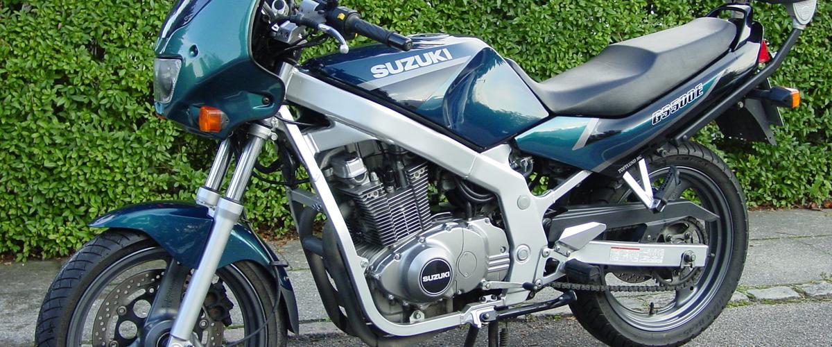 Suzuki GS500E DK/Reinhardt-edition - 1999 - Klanens nr.2-bike i start ...