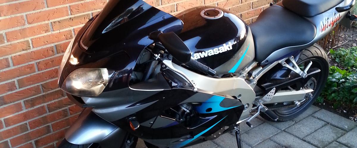 Kawasaki ZX9R - 2001