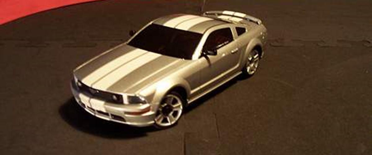 Bil Mini-z - Ford Mustang - 2007 - Det er en MR-02 MM undervogn....