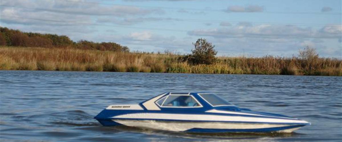 Båd Graupner Scimitar speed - 1985 - bygget på en GLASTRON-CARLSON...