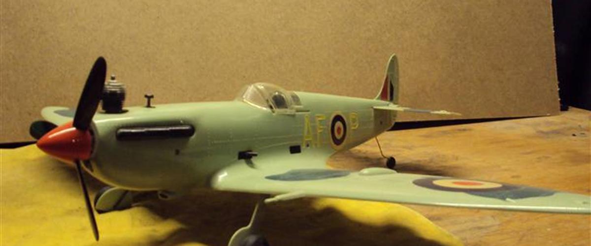 Fly COX Spitfire SOLGT - 1963 - Det er en linestyret flyver f...