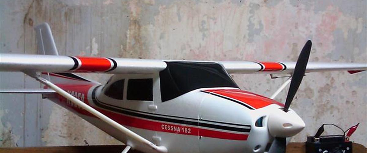 Fly FMS Cessna 182 SkyLane - 2011 - det er et fint nybegyndere ...