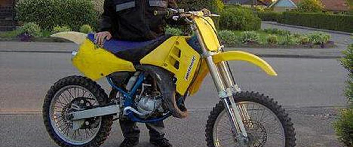 Suzuki rm 125 SOLGT - 1990 - starter første gang.. og kør...