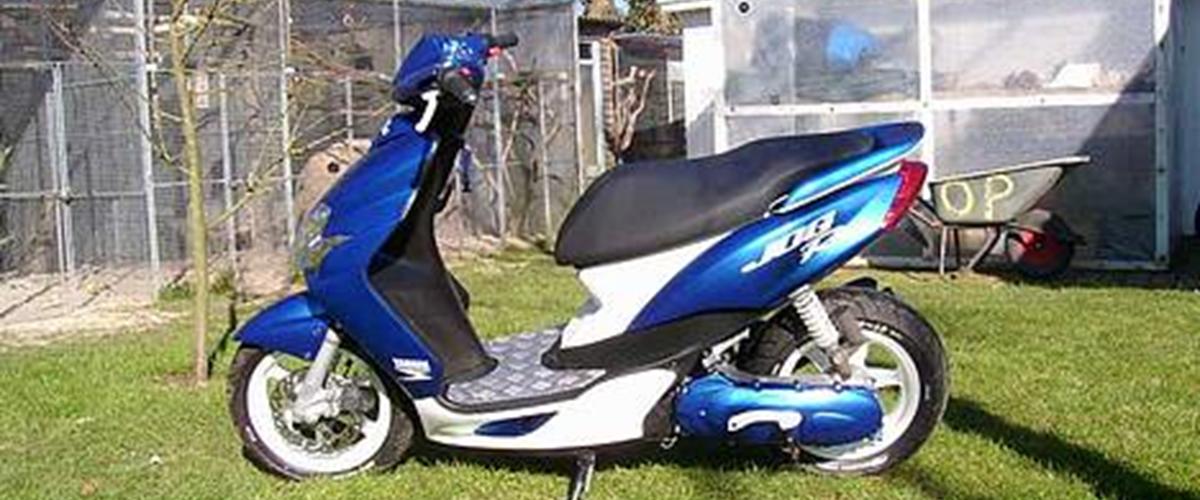 Yamaha Jog R [Før tuning] - 2004 - Den var ridset og std grå da ...