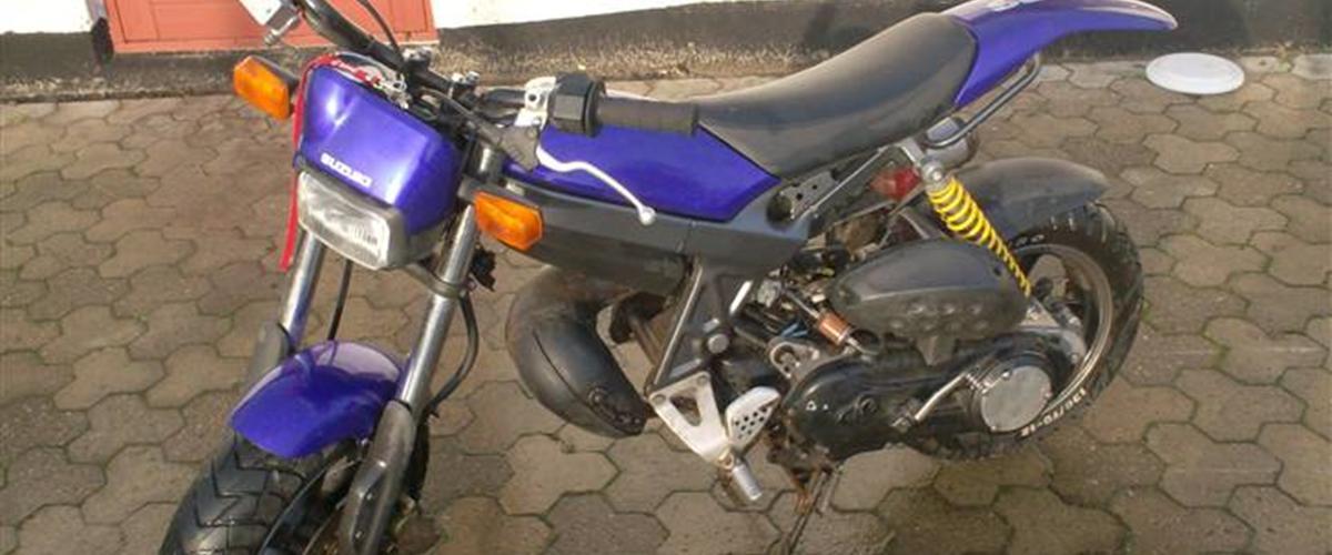 Suzuki street magic "SOLGT" - 2000 - den har kørt 7600km. og kører...