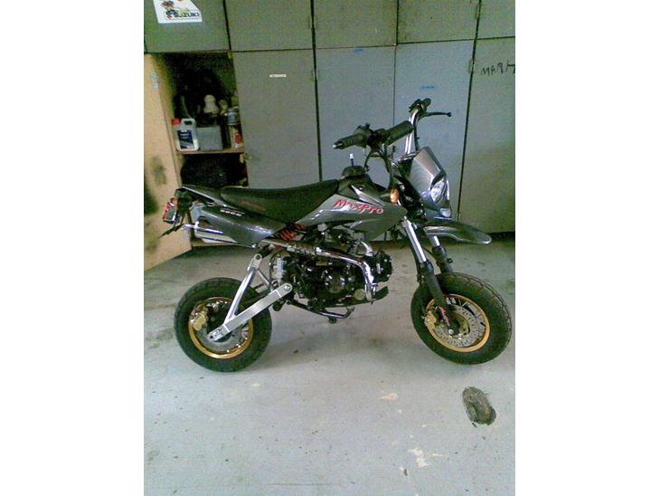 Sinski Maxpro 50 (byttet) - 2007 - - en sjov lille knallert.