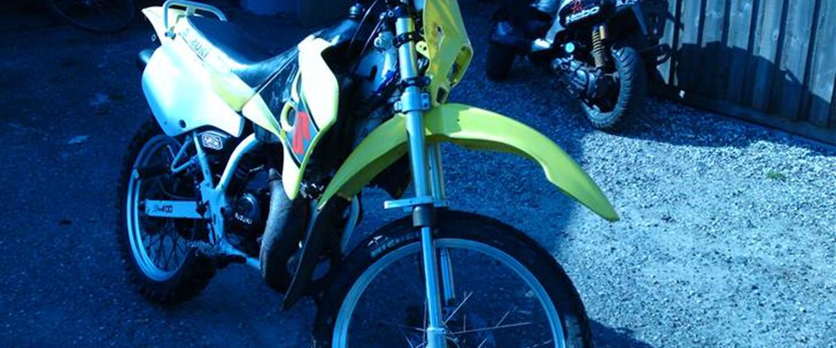 Suzuki RMX 50 BYTTET TIL SENDA - - (¯`·.¸¸.-> JEG MANGLER EN KAR...