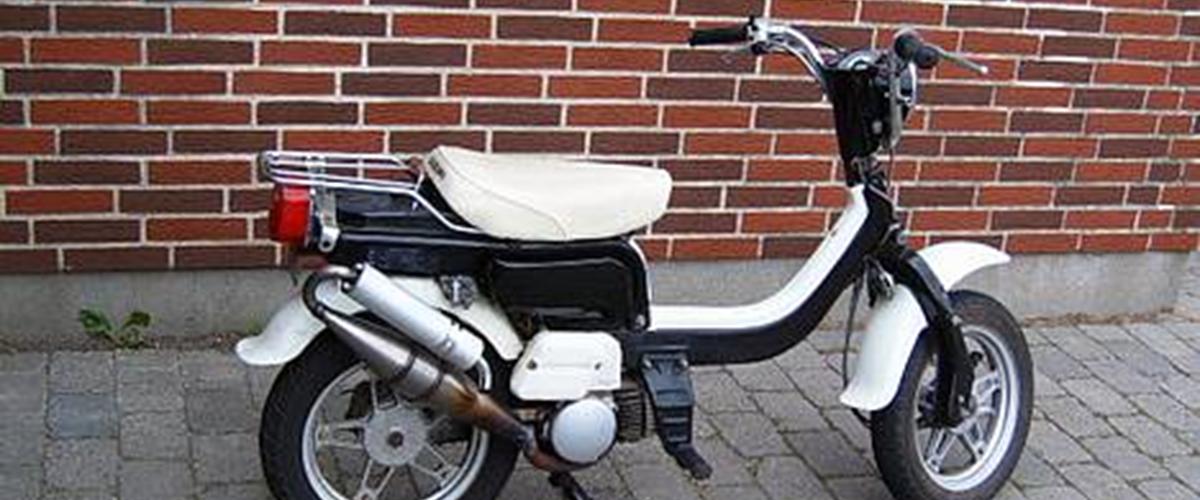 Suzuki FZ med knækudst. - 1995 - Solgt http://www.bilgalleri....