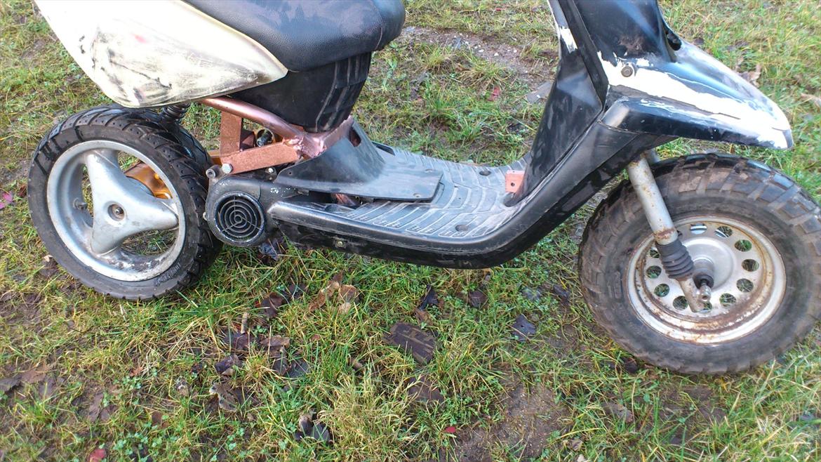 Yamaha booster custom - Billeder af scootere - Uploaded af boost